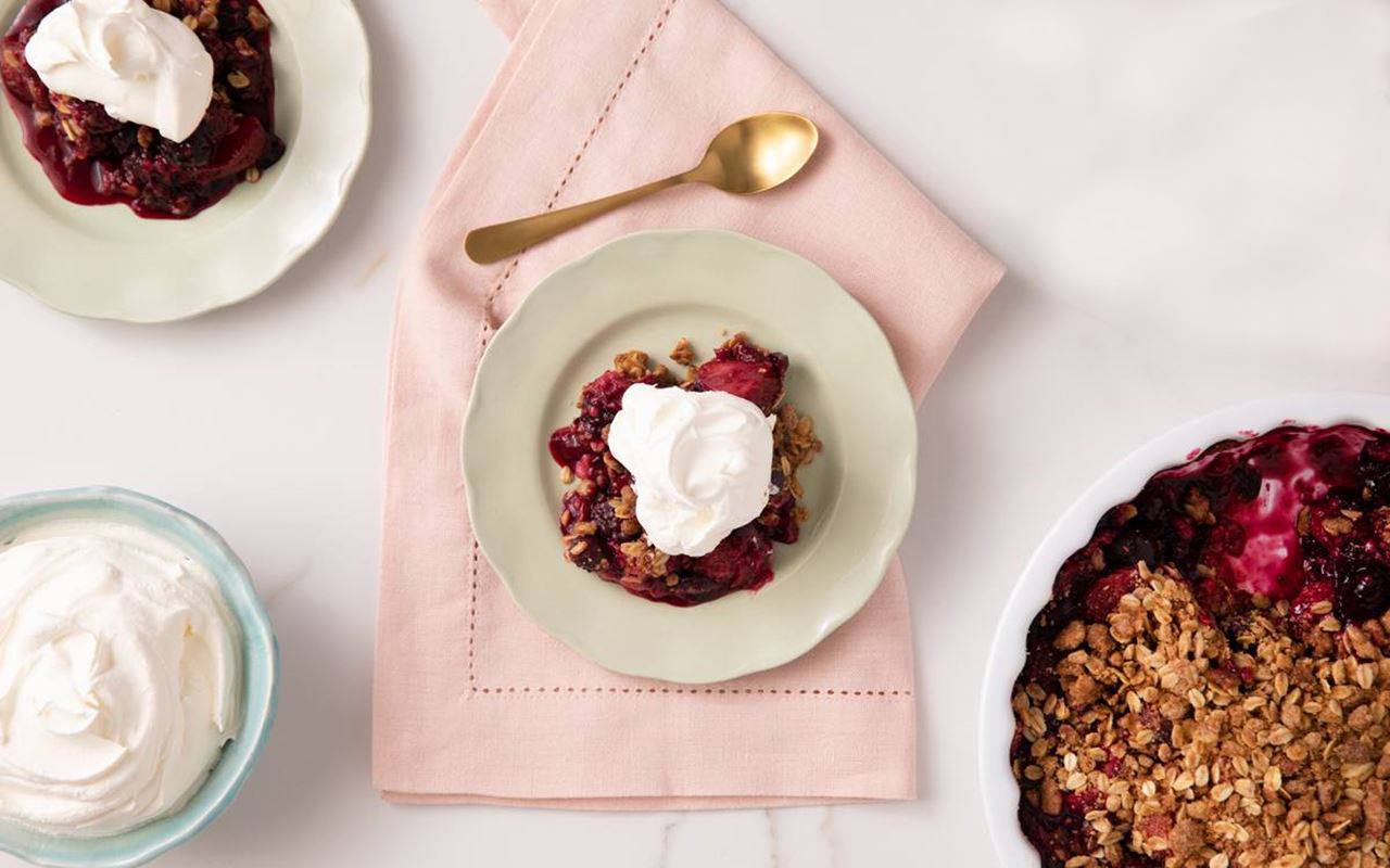 Easy Vegan Berry Crisp| Flora